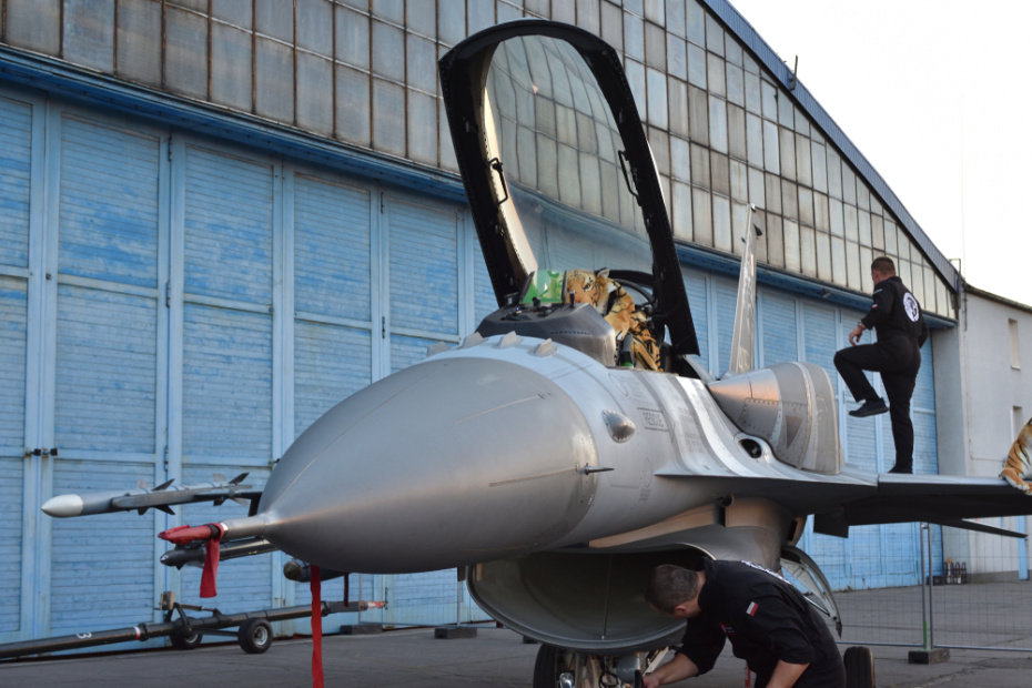 Стало известно о значительной задержке поставок Украине новых F-16 - NEWS.ru — 17.10.24